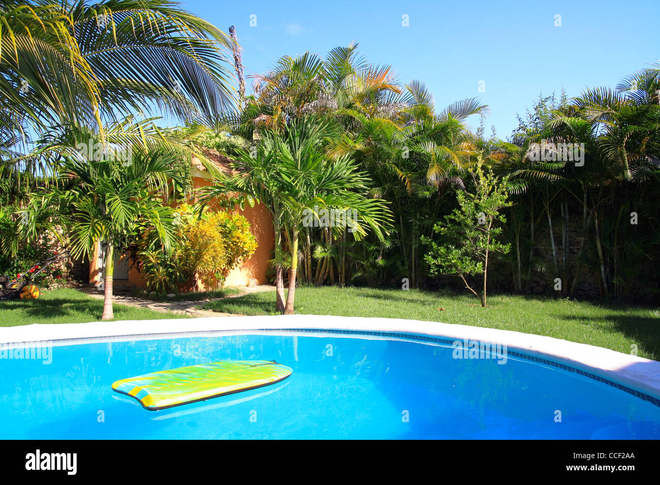 Pool private hi-res stock photography and images - Alamy
