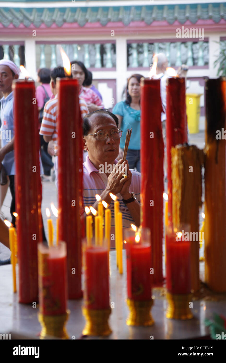 Thai-Chinese people offering prayers at a Chinese temple in Bangkok ...