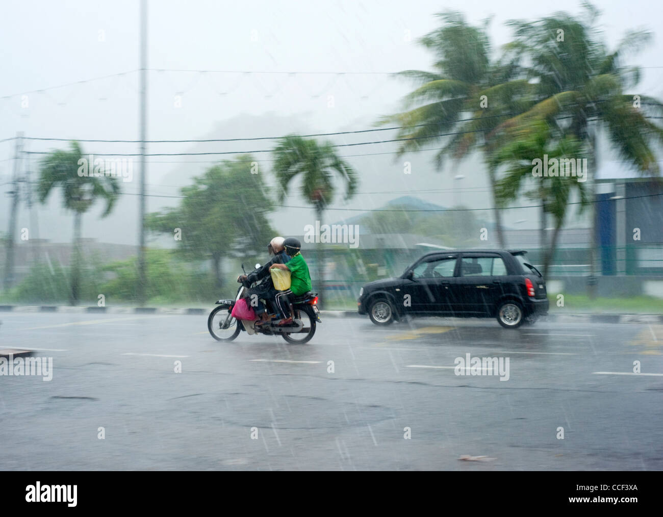 Traffic in heavy rain driving hi-res stock photography and images - Alamy