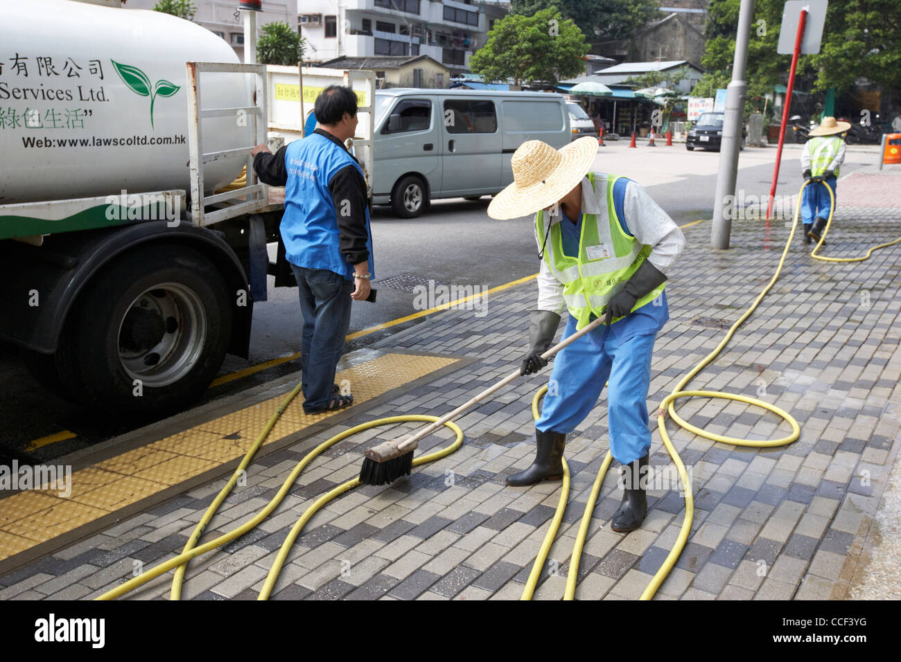 Chinese street cleaning hi-res stock photography and images - Alamy