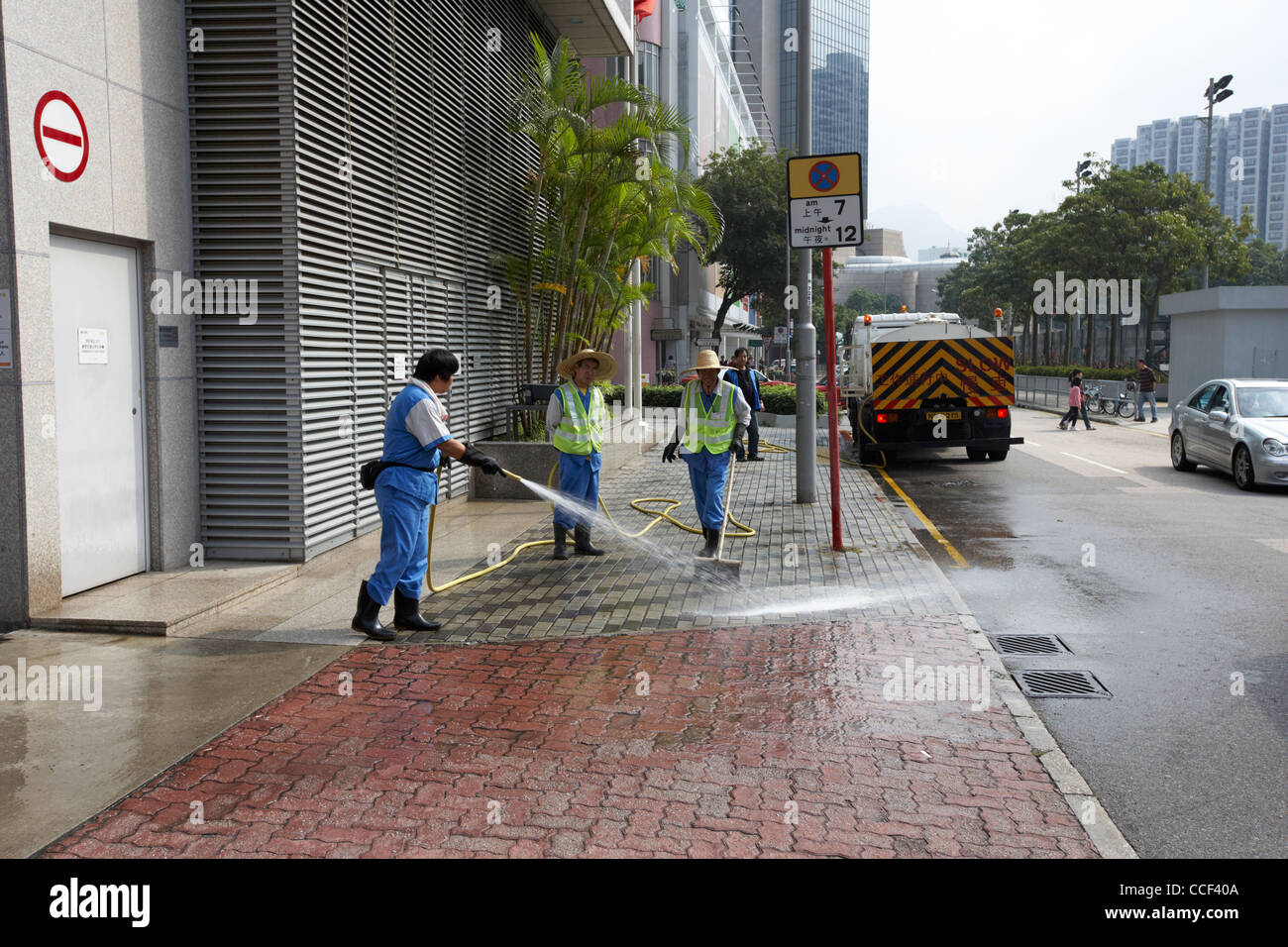 Chinese street cleaning hi-res stock photography and images - Alamy