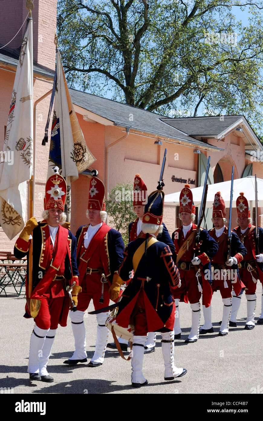 Guards of the "Potsdamer Riesengarde" in historical Prussian uniforms ...