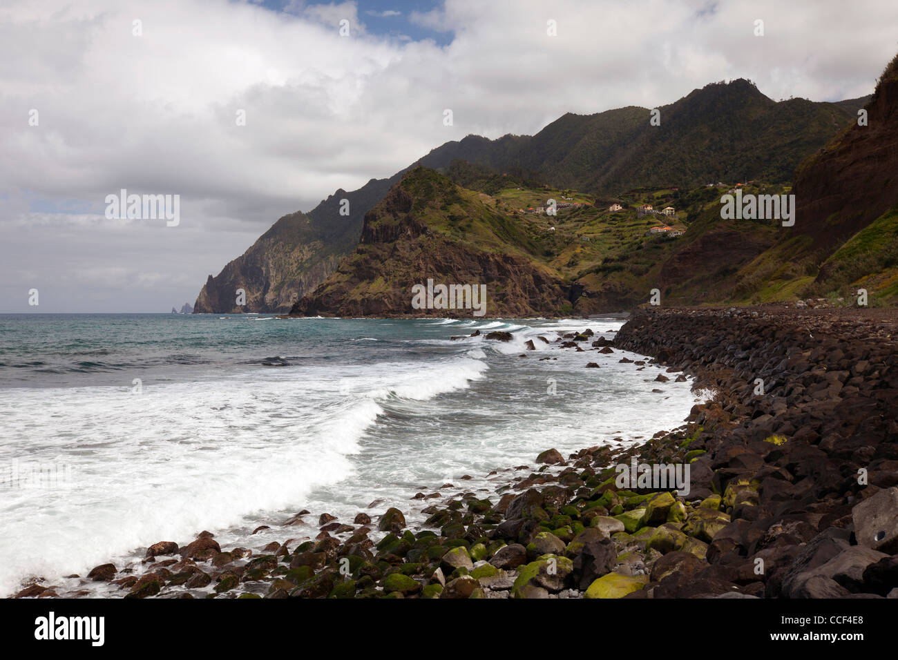Beaches with rocks hi-res stock photography and images - Alamy