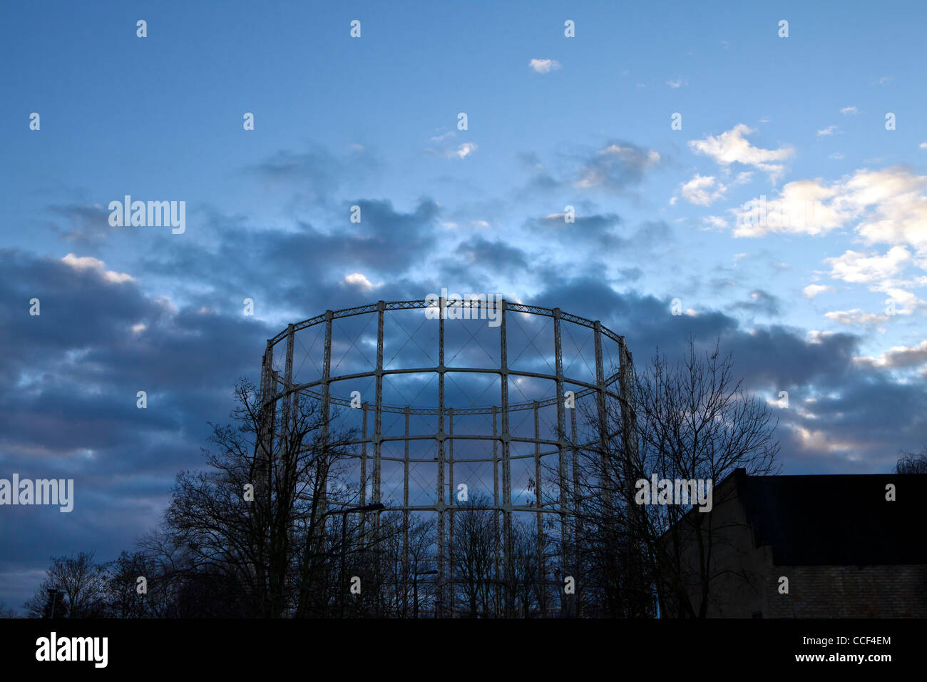 Gasometer hi-res stock photography and images - Alamy
