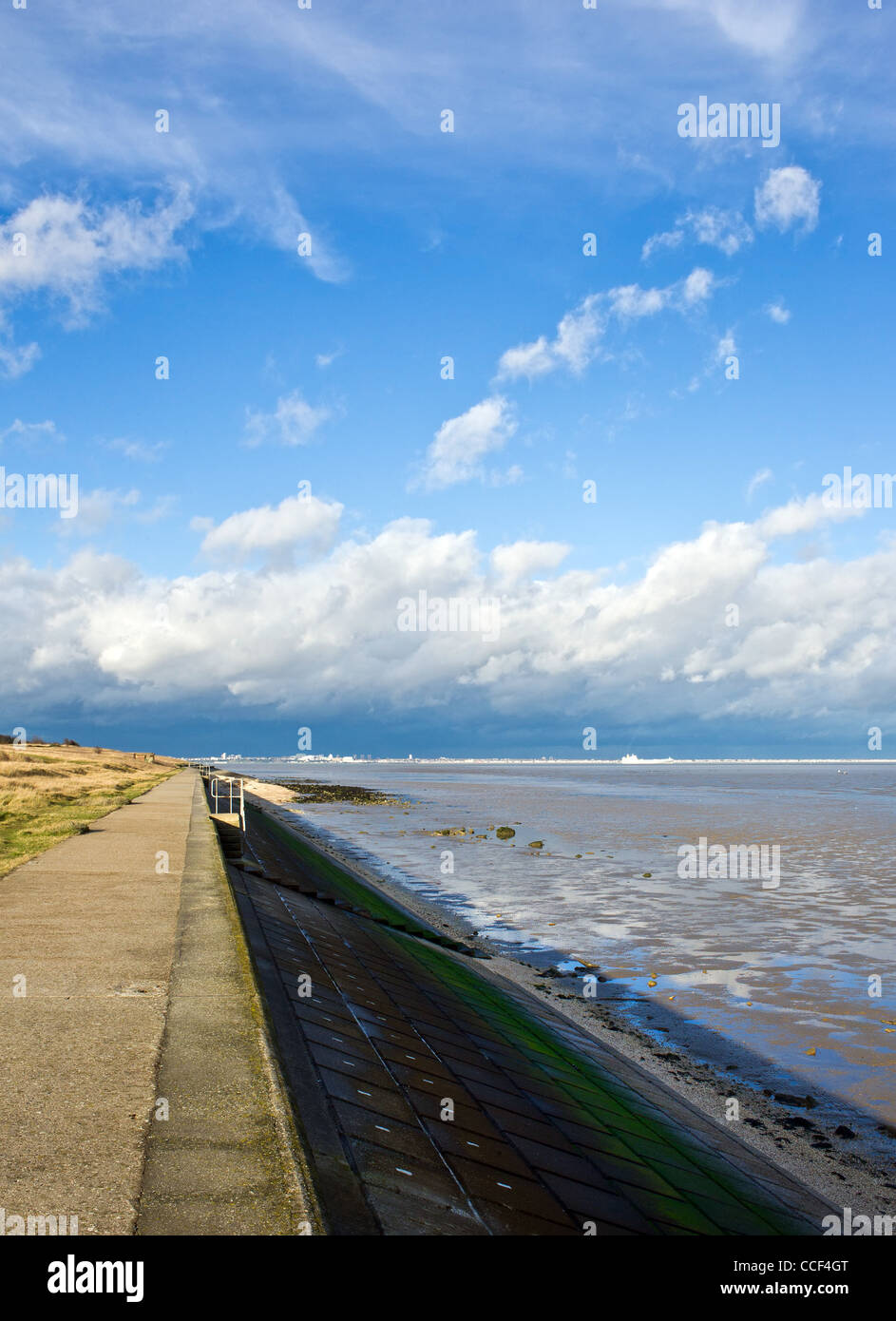 The foreshore on the Isle of Grain in Kent Stock Photo - Alamy