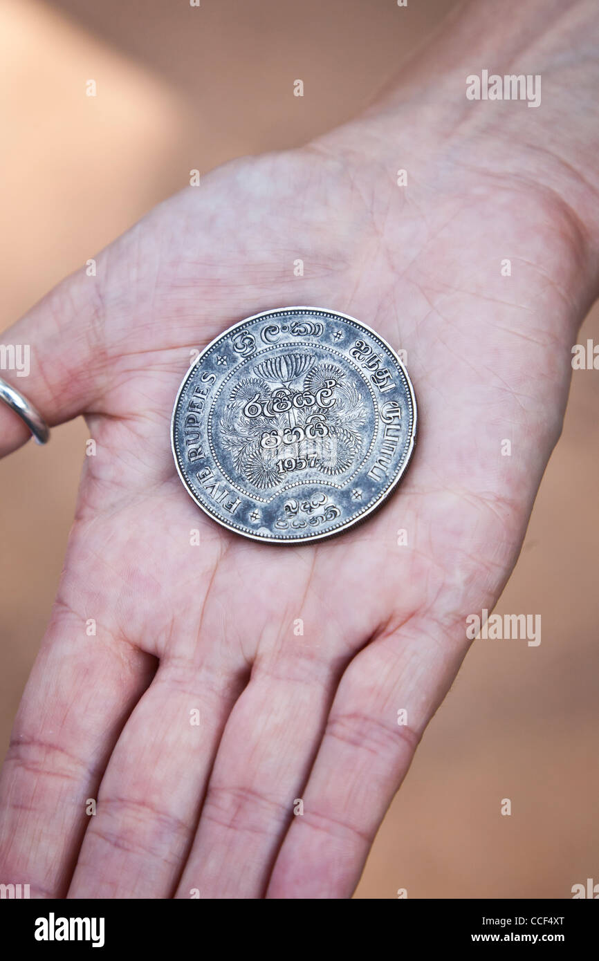 Silver five rupee coin in the palm of a hand Stock Photo - Alamy