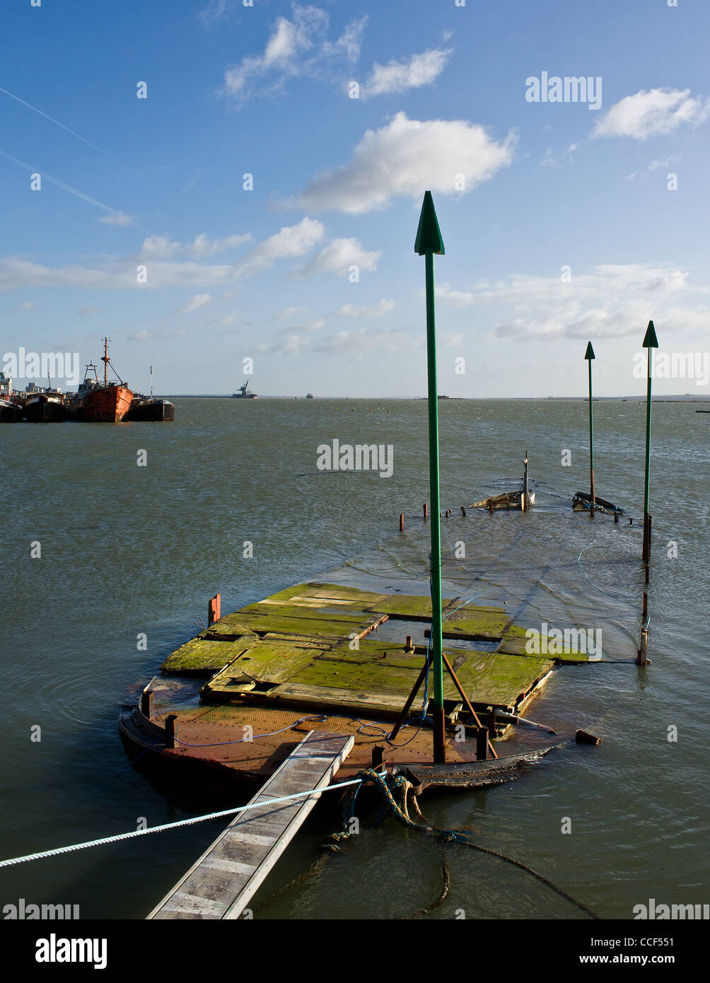 Abandoned wooden barge hi-res stock photography and images - Alamy