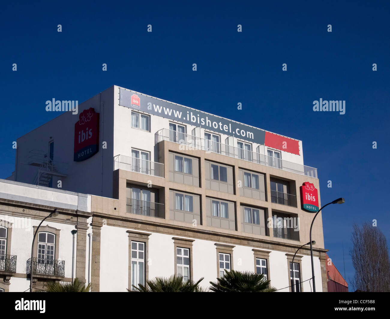 Ibis hotel building hi-res stock photography and images - Alamy