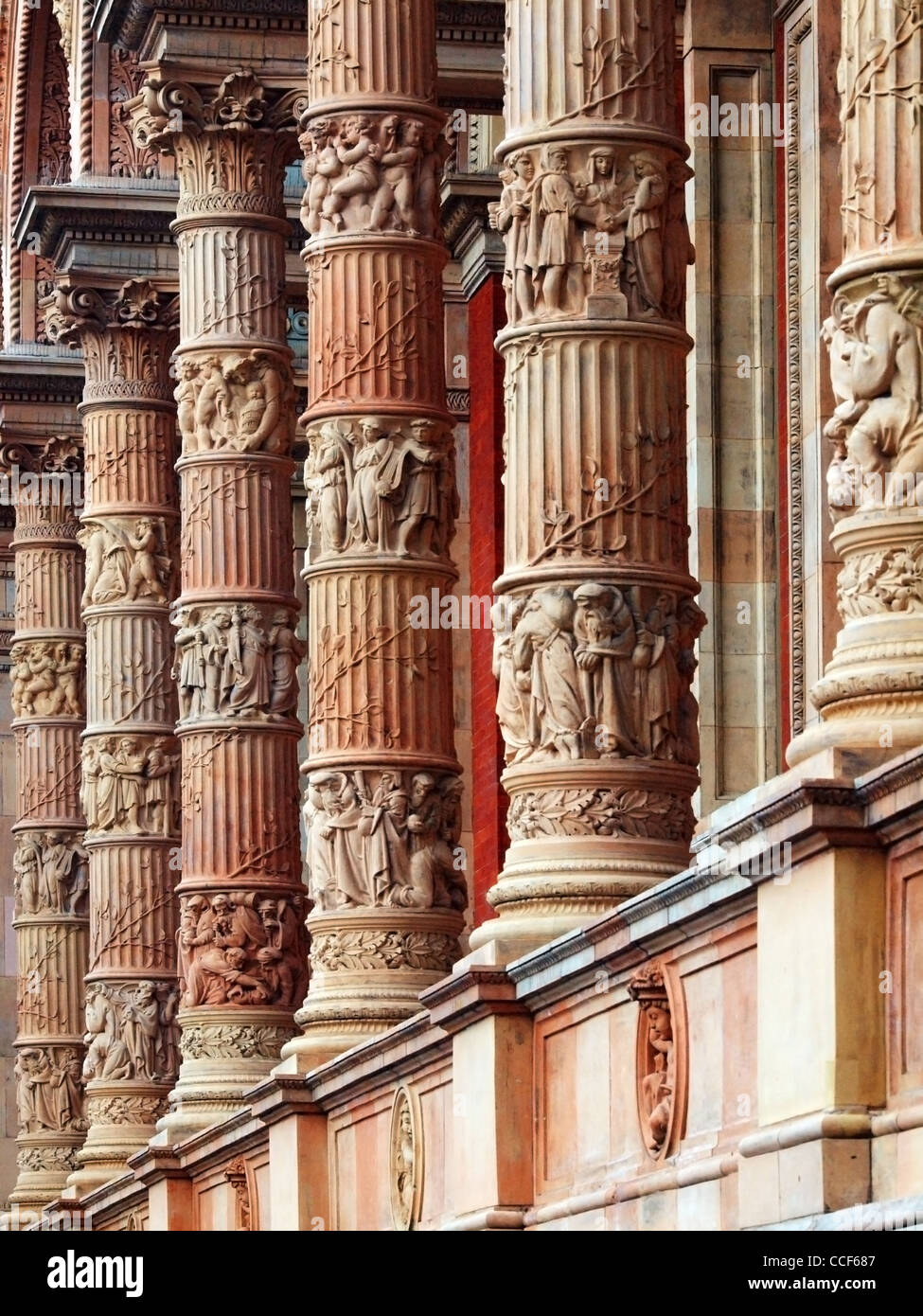 Decorative columns at London's Victoria & Albert Museum Stock Photo - Alamy