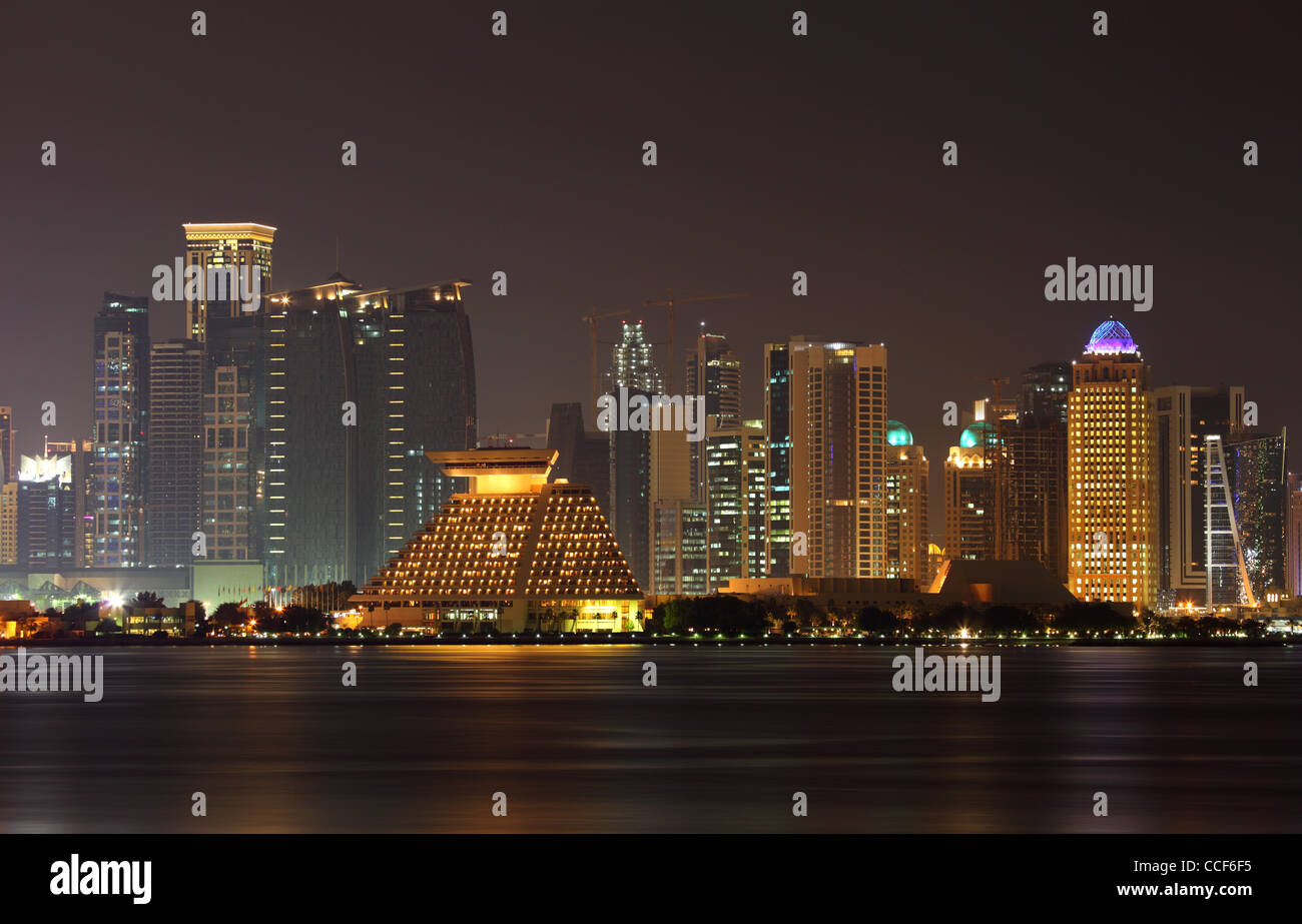 Skyline qatar night hi-res stock photography and images - Alamy