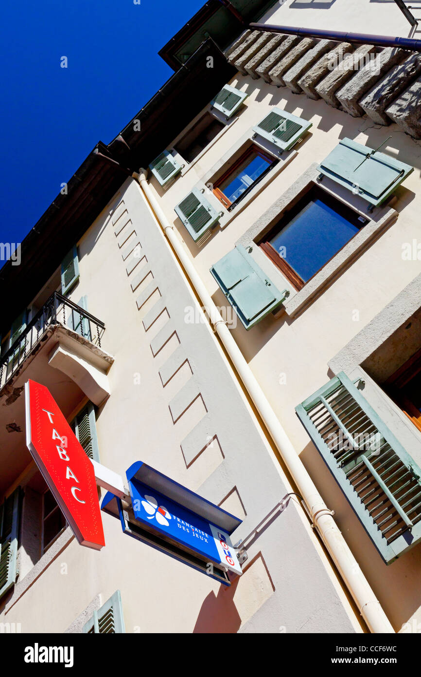 Apartment block french france hi-res stock photography and images - Alamy