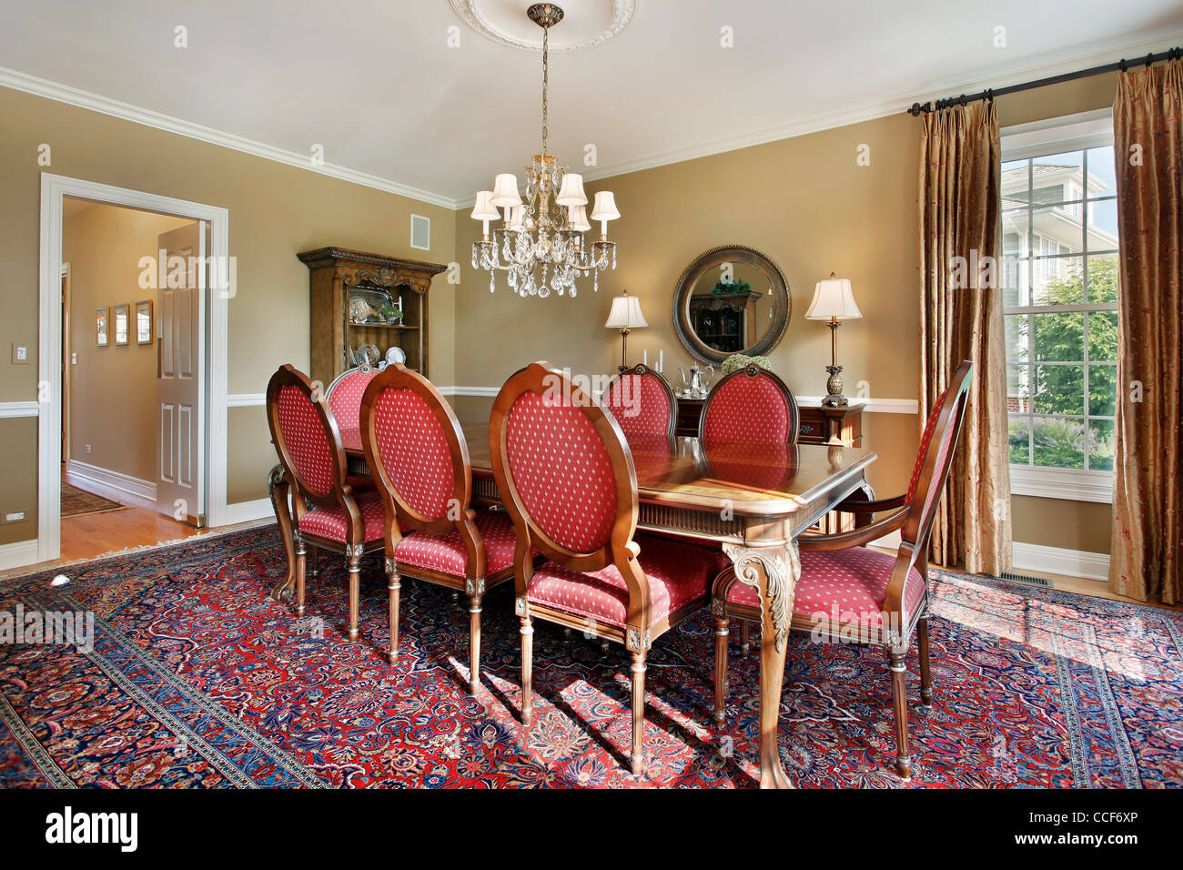 Gold walls hi-res stock photography and images - Alamy