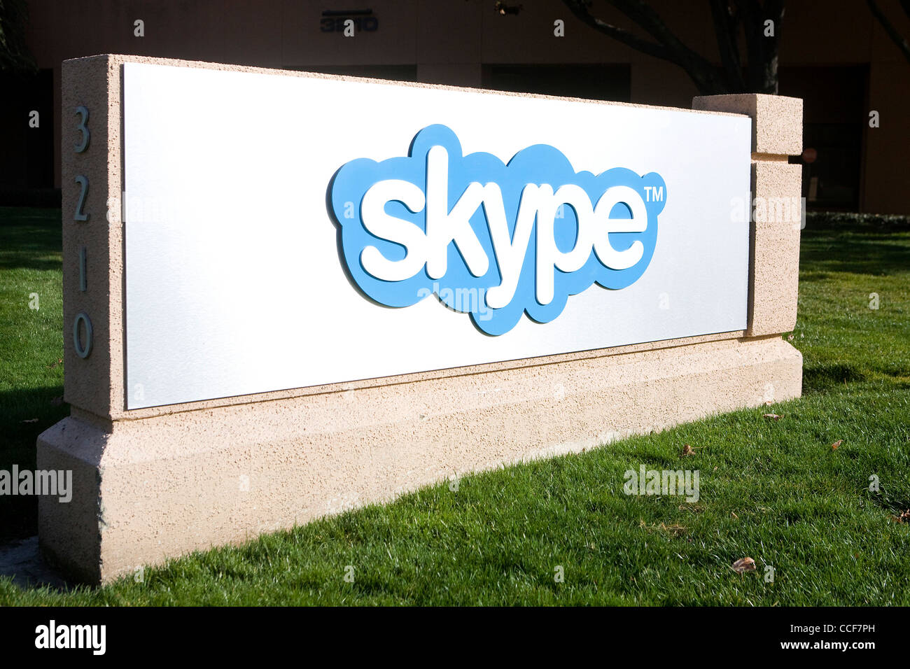 Skype logo hi-res stock photography and images - Alamy