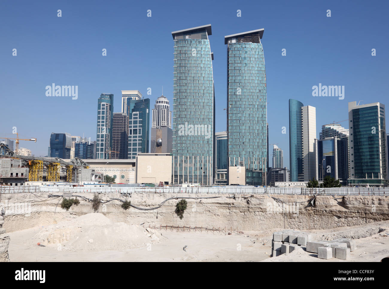 Construction site in Doha downtown district, Qatar Stock Photo - Alamy