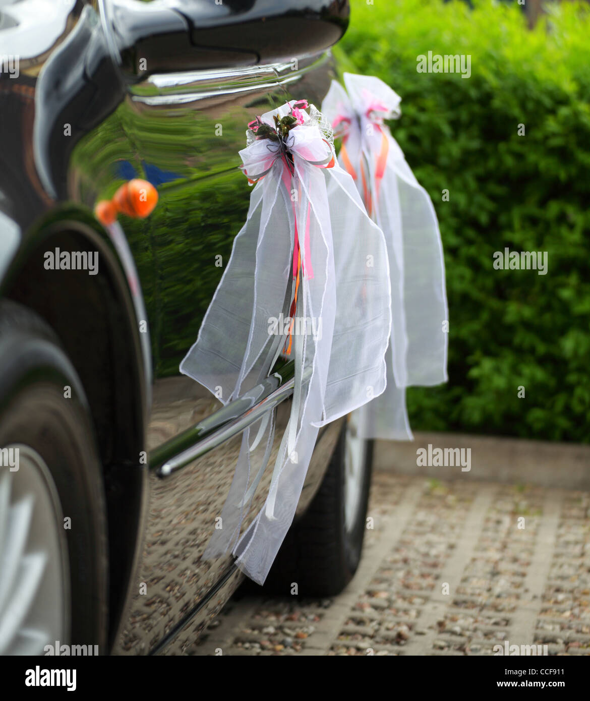 The black elegant car for a wedding celebration Stock Photo - Alamy