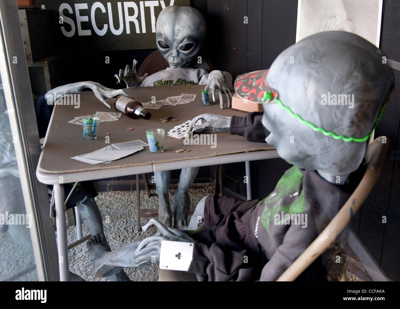 Alien display in window hi-res stock photography and images - Alamy