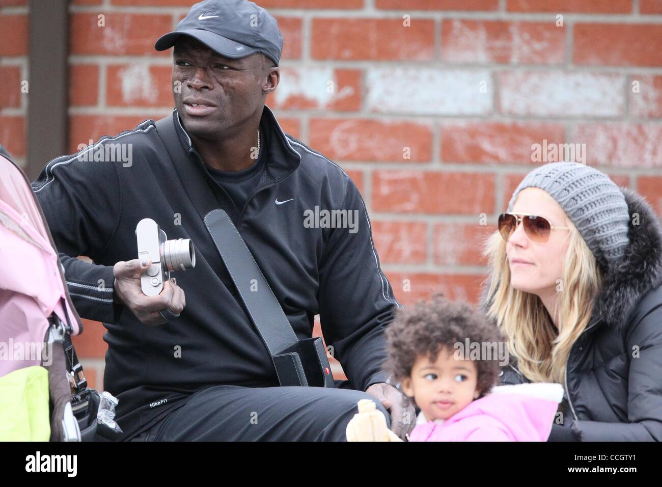 Dec. 26, 2010 - Los Angeles, California, U.S. - HEIDI KLUM, her husband ...