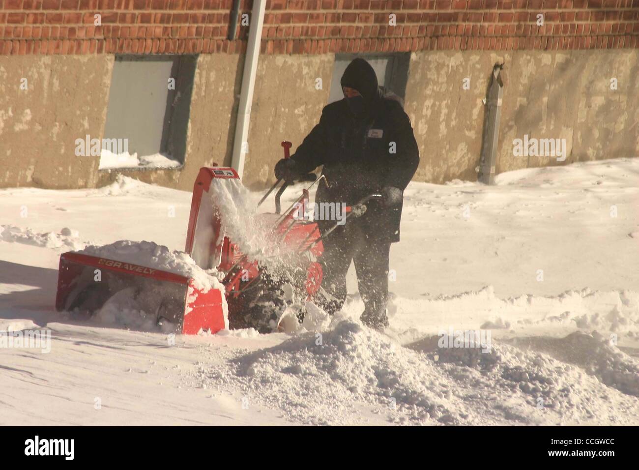 Dec. 27, 2010 - New York, New York, U.S. - Brooklyn residents start to ...