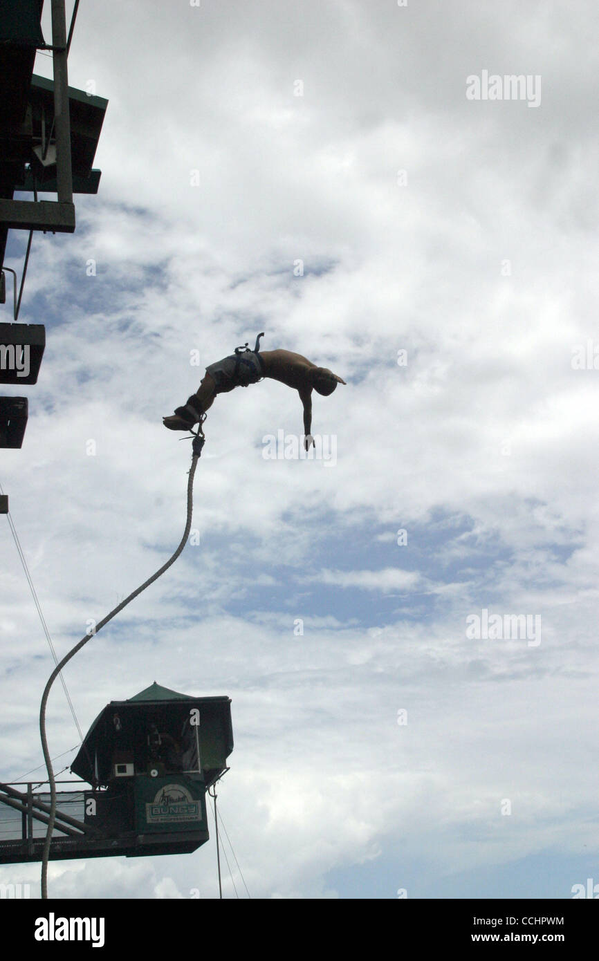Bungy jump cairns hi-res stock photography and images - Alamy