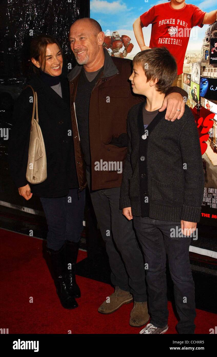 Dec. 18, 2010 - Hollywood, California, U.S. - AMANDA PEET & FAMILY ...