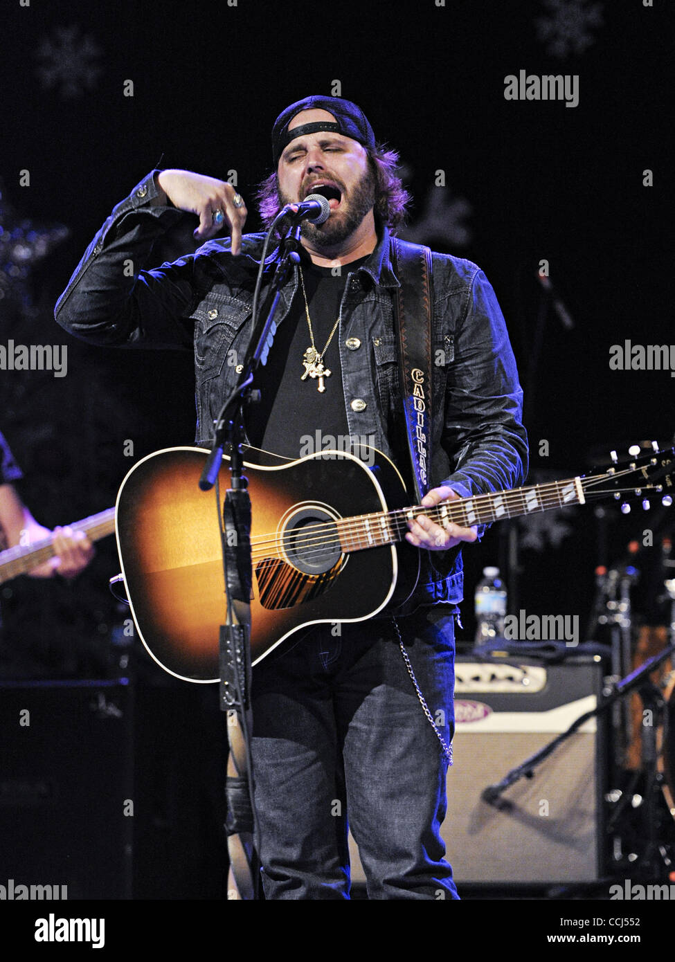 Dec. 12, 2010 - Covington, Kentucky, U.S - RANDY HOUSER performs at the ...