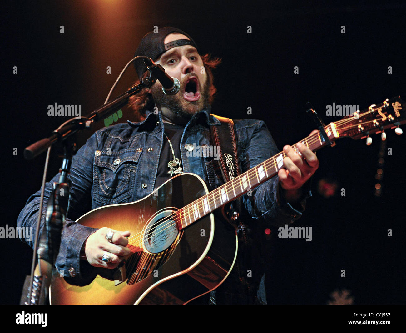 Dec. 12, 2010 - Covington, Kentucky, U.S - RANDY HOUSER performs at the ...
