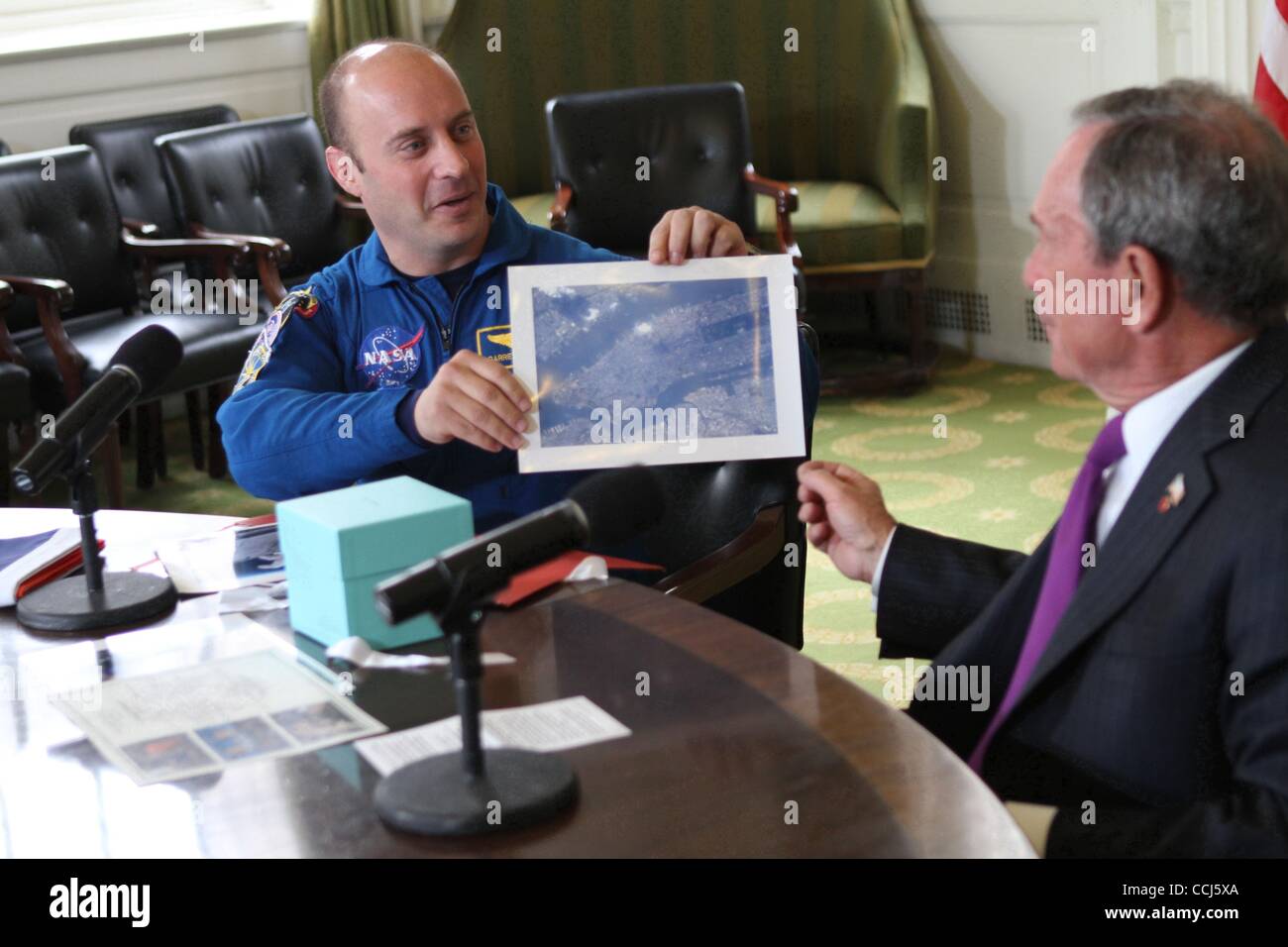 Nasa astronaut garrett reisman hi-res stock photography and images - Alamy
