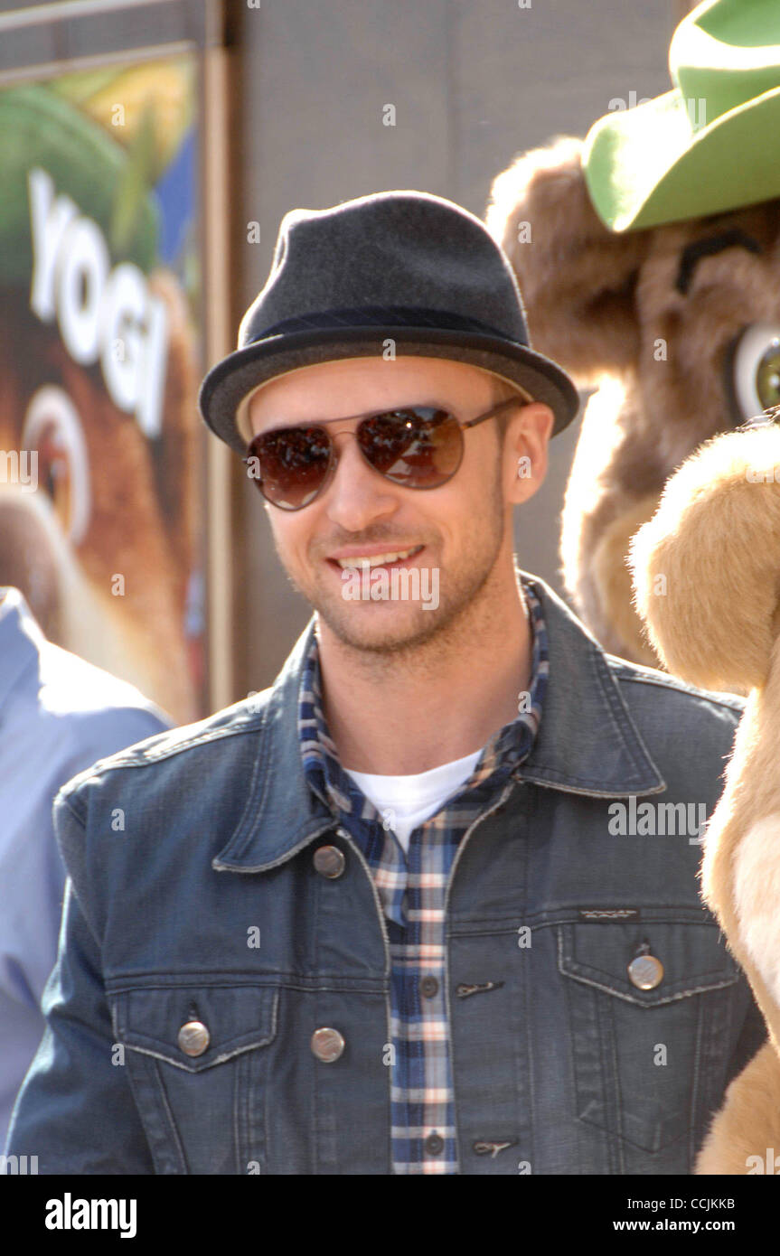 Dec. 11, 2010 - Hollywood, California, U.S. - Boo Boo and Justin ...