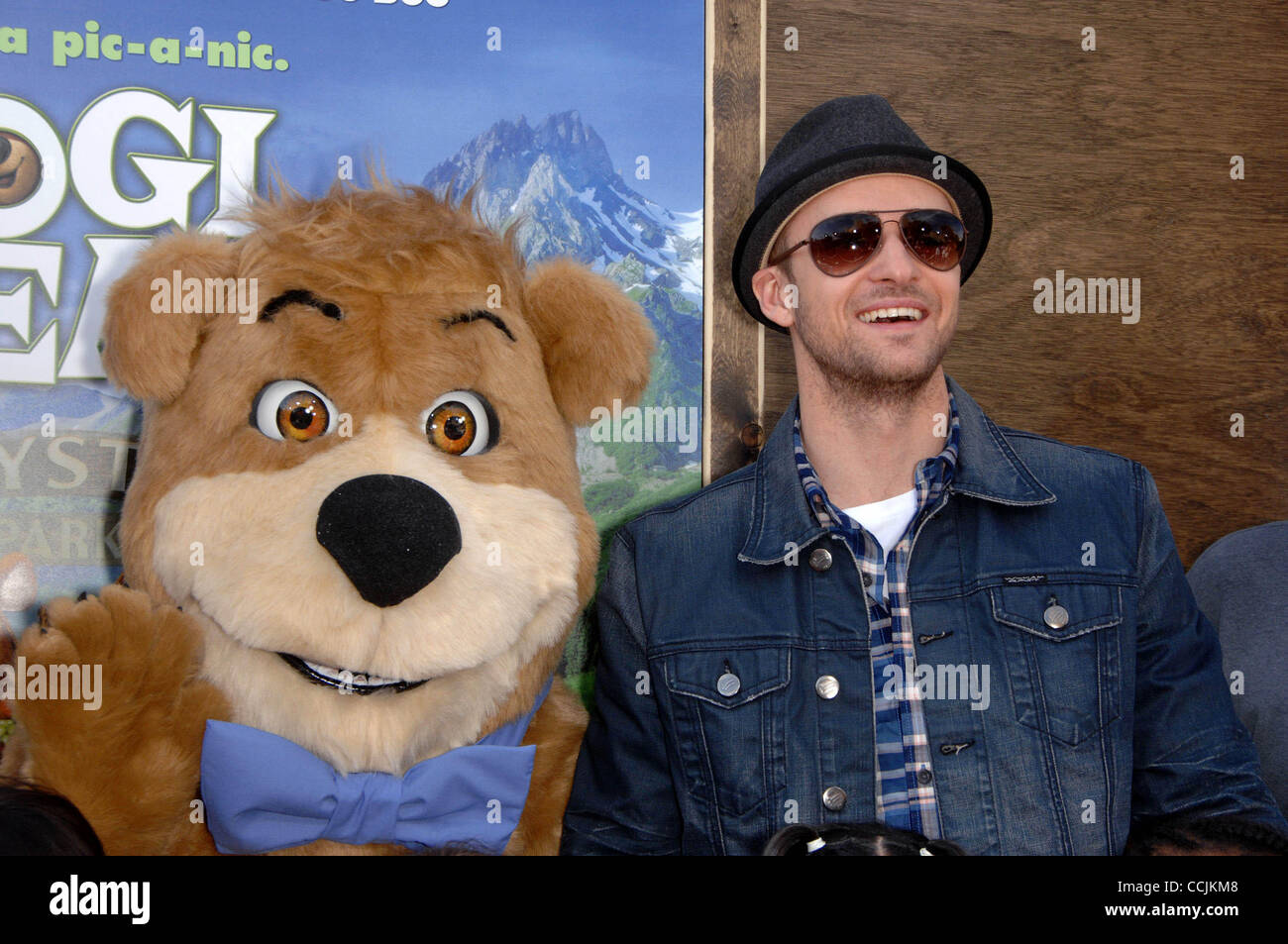 Dec. 11, 2010 - Hollywood, California, U.S. - Boo Boo and Justin ...