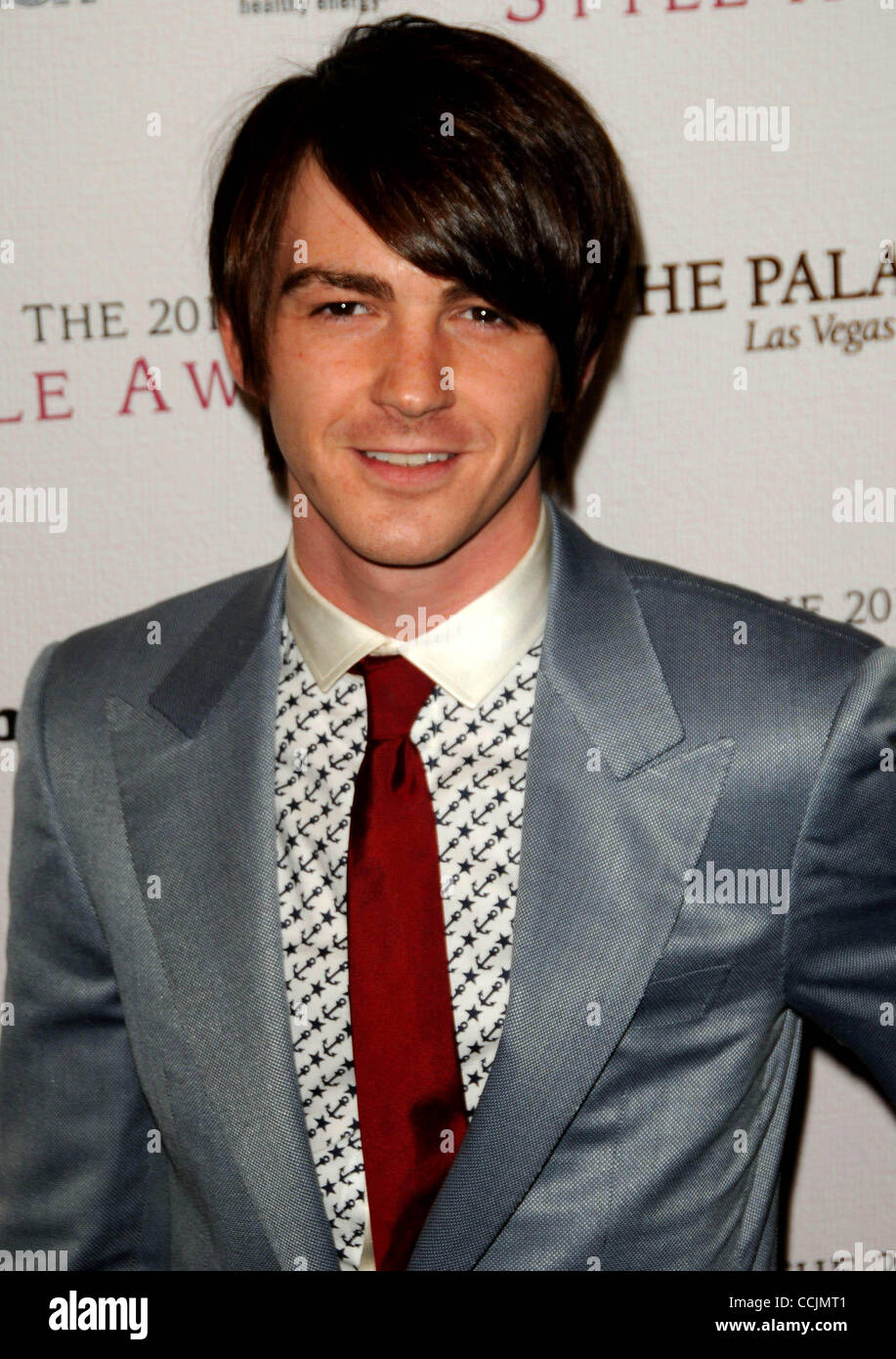 Dec. 12, 2010 - Los Angeles, California, U.S. - Drake Bell Attending ...