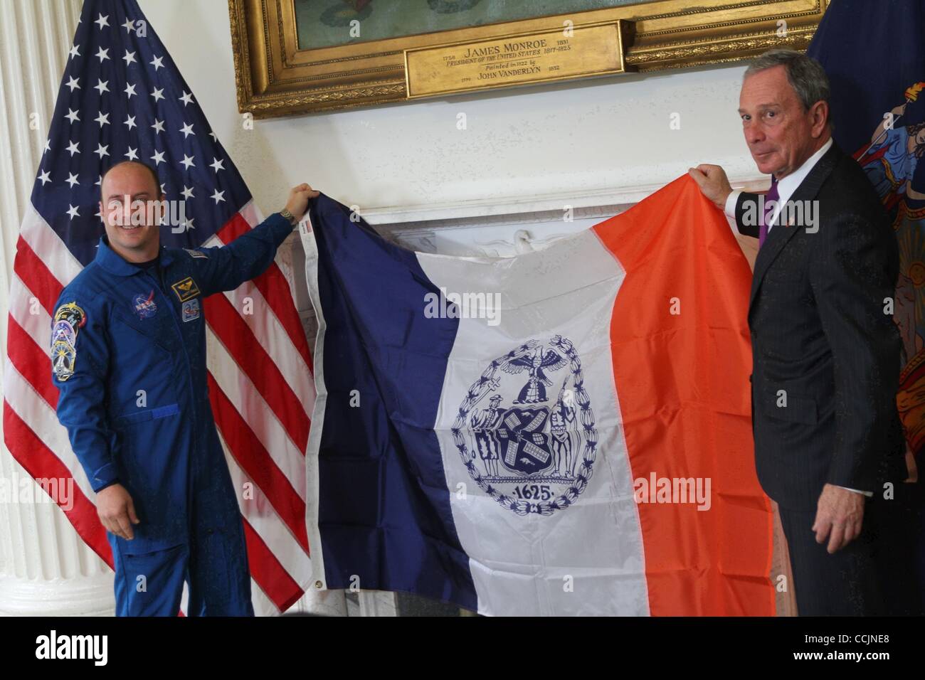 Nasa astronaut garrett reisman hi-res stock photography and images - Alamy