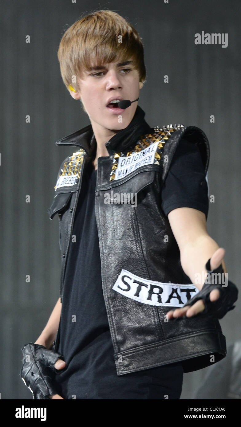 Dec 08, 2010 - Camden, New Jersey, U.S. - Pop singer JUSTIN BEIBER ...
