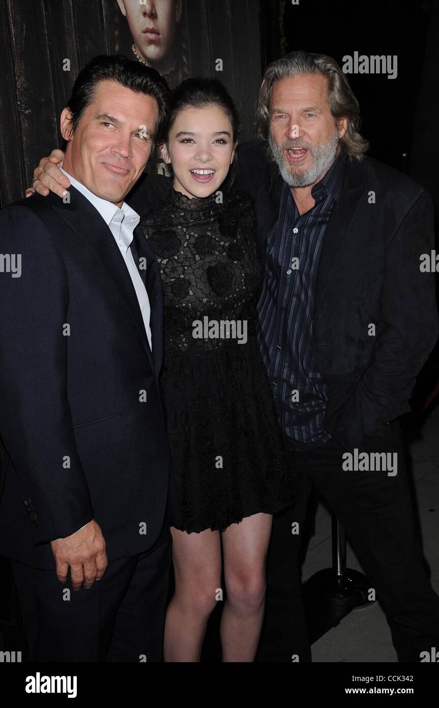 Dec 09, 2010 - Los Angeles, California, USA - Actor JOSH BROLIN ...