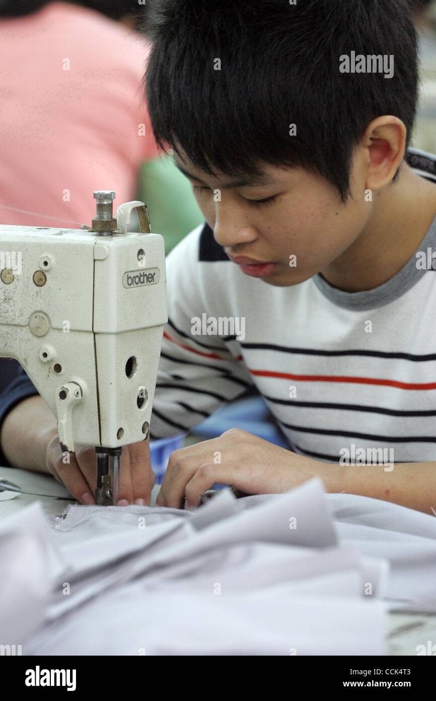 Nov 30, 2010 - Los Angeles, California, U.S. - Chinese workers at a ...