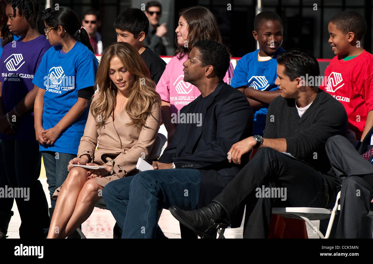 Nov. 30, 2010 - Los Angeles, California, USA - MARIO LOPEZ, JENNIFER ...