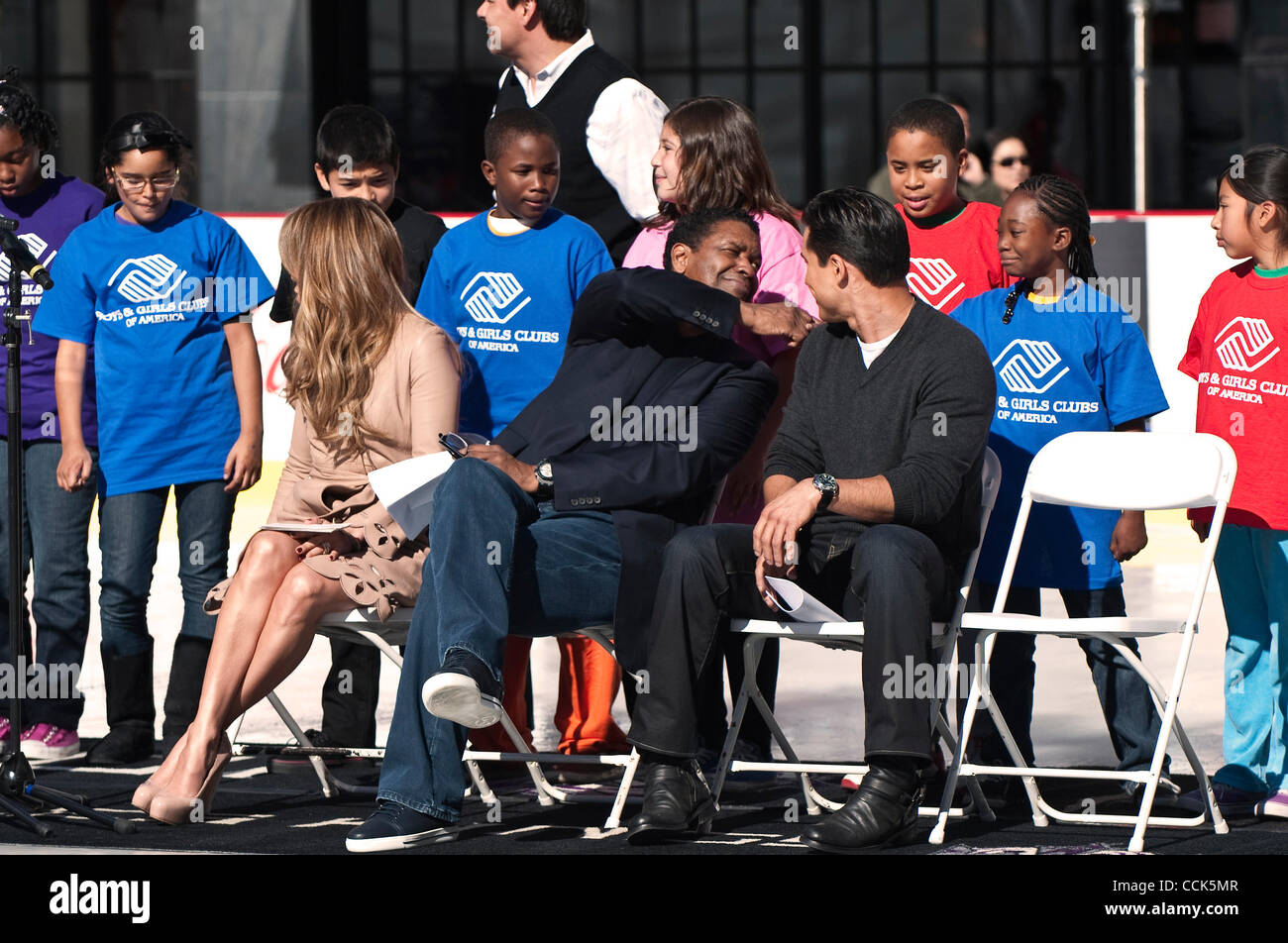 Nov. 30, 2010 - Los Angeles, California, USA - MARIO LOPEZ, JENNIFER ...