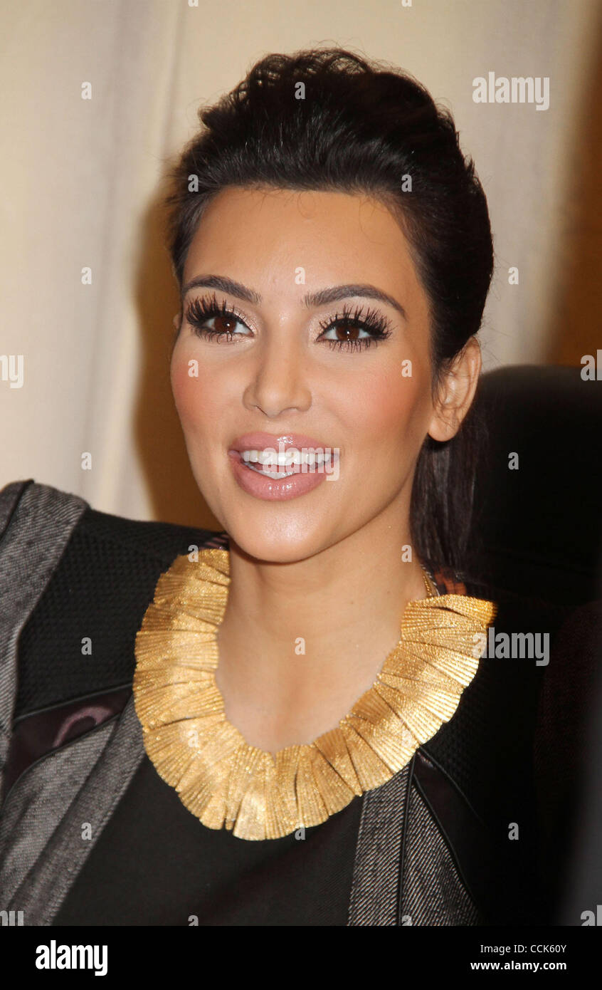 Kim kardashian 2010 book hi-res stock photography and images - Alamy
