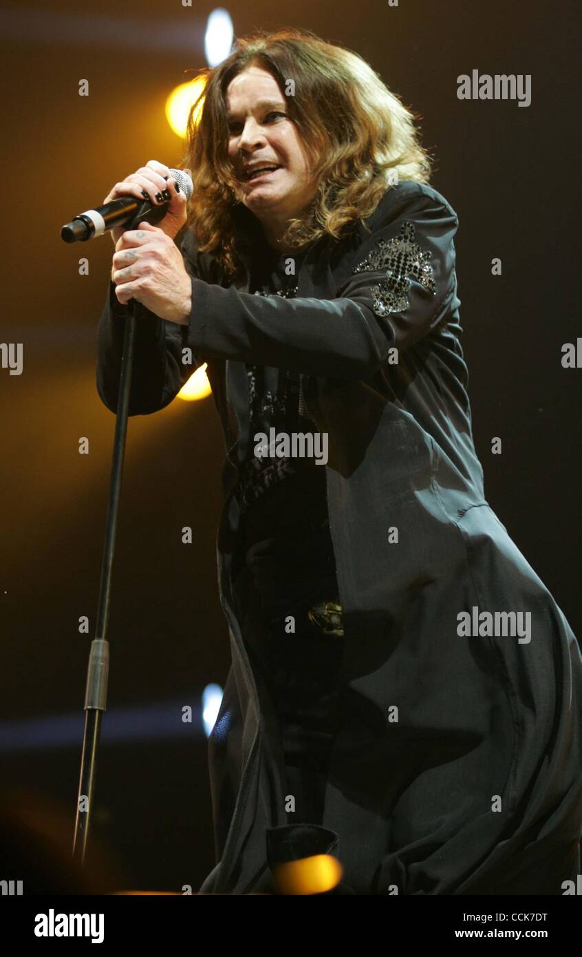 Ozzy osbourne in concert hi-res stock photography and images - Alamy