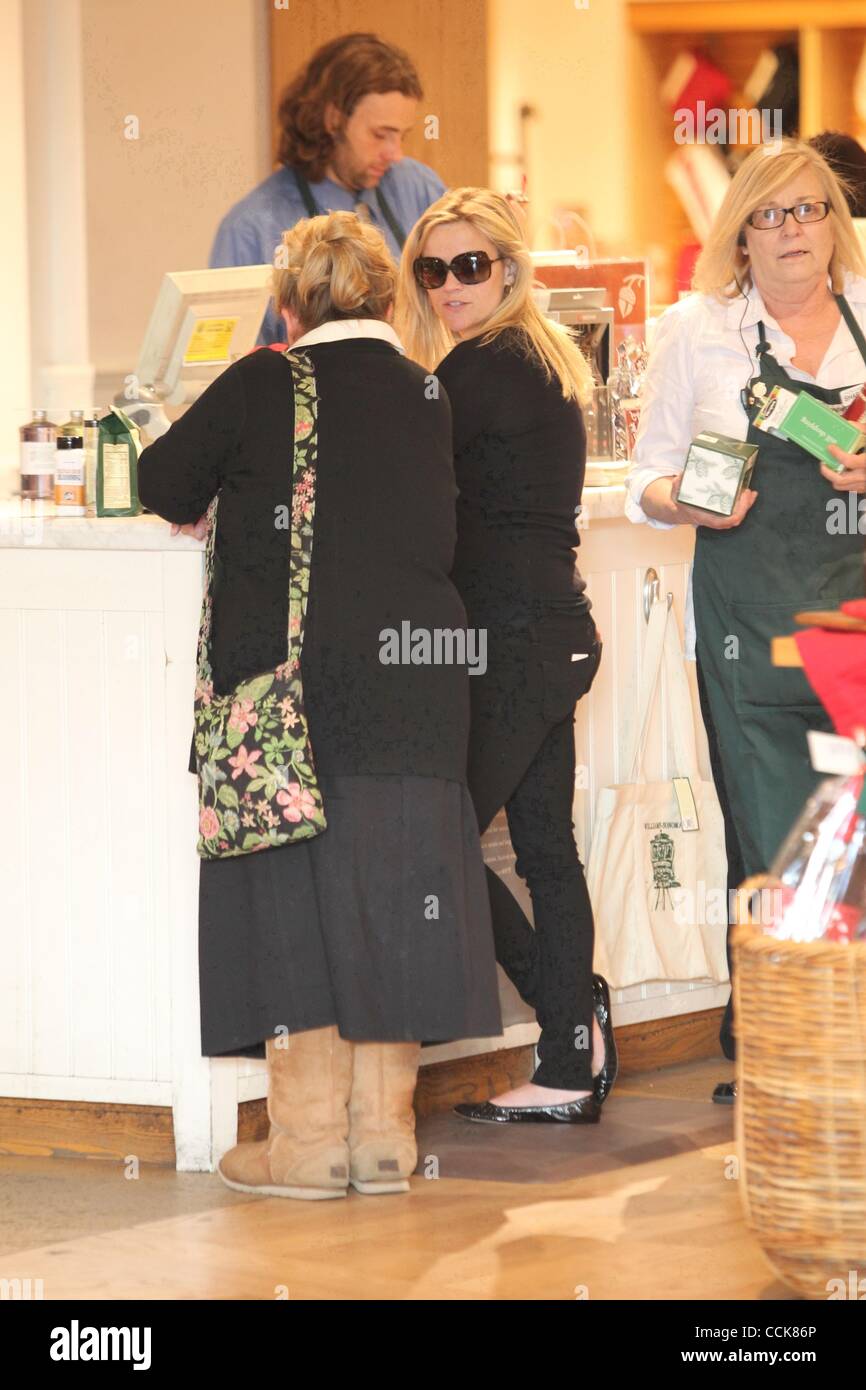 Reese witherspoon and betty reese witherspoon hi-res stock photography ...