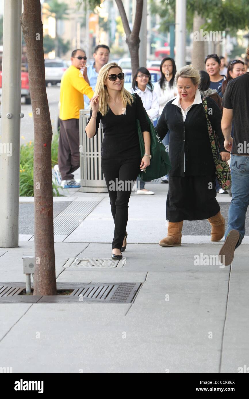 Reese witherspoon and betty reese witherspoon hi-res stock photography ...