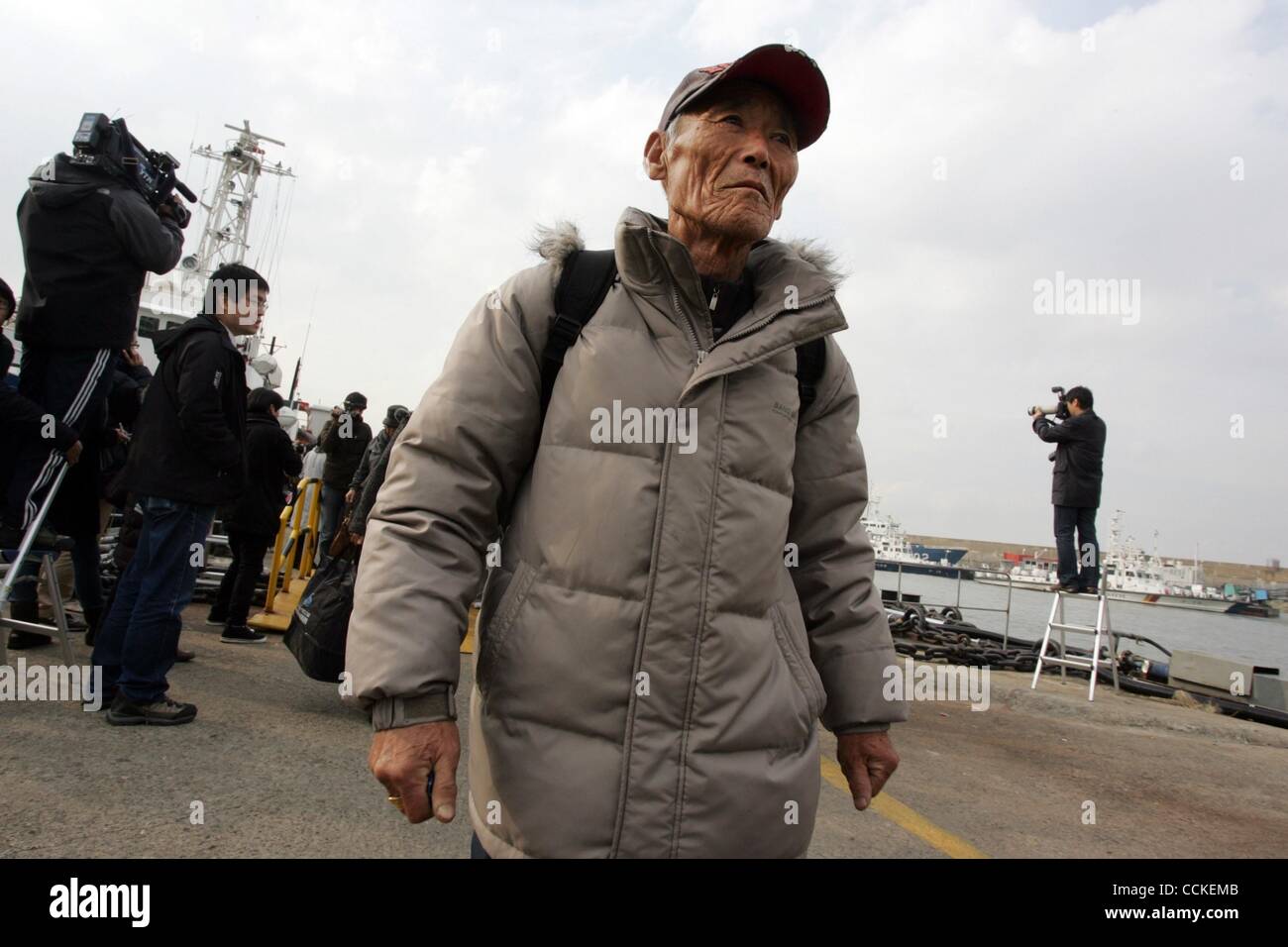 Nov 24, 2010 - Incheon, South Korea - Survivors of the artillery ...