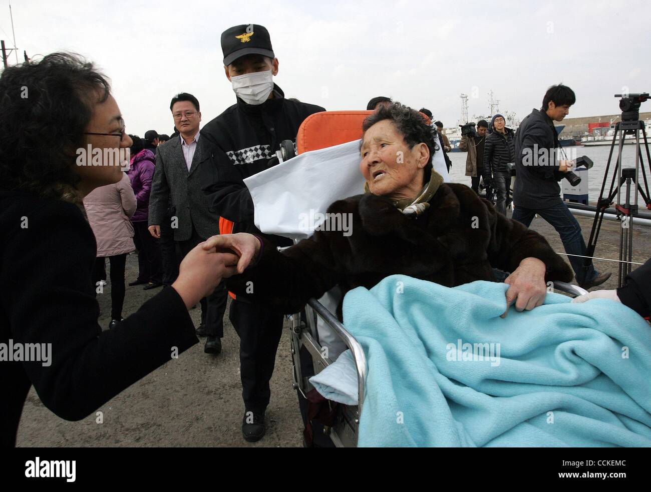 Nov 24, 2010 - Incheon, South Korea - Survivors of the artillery ...
