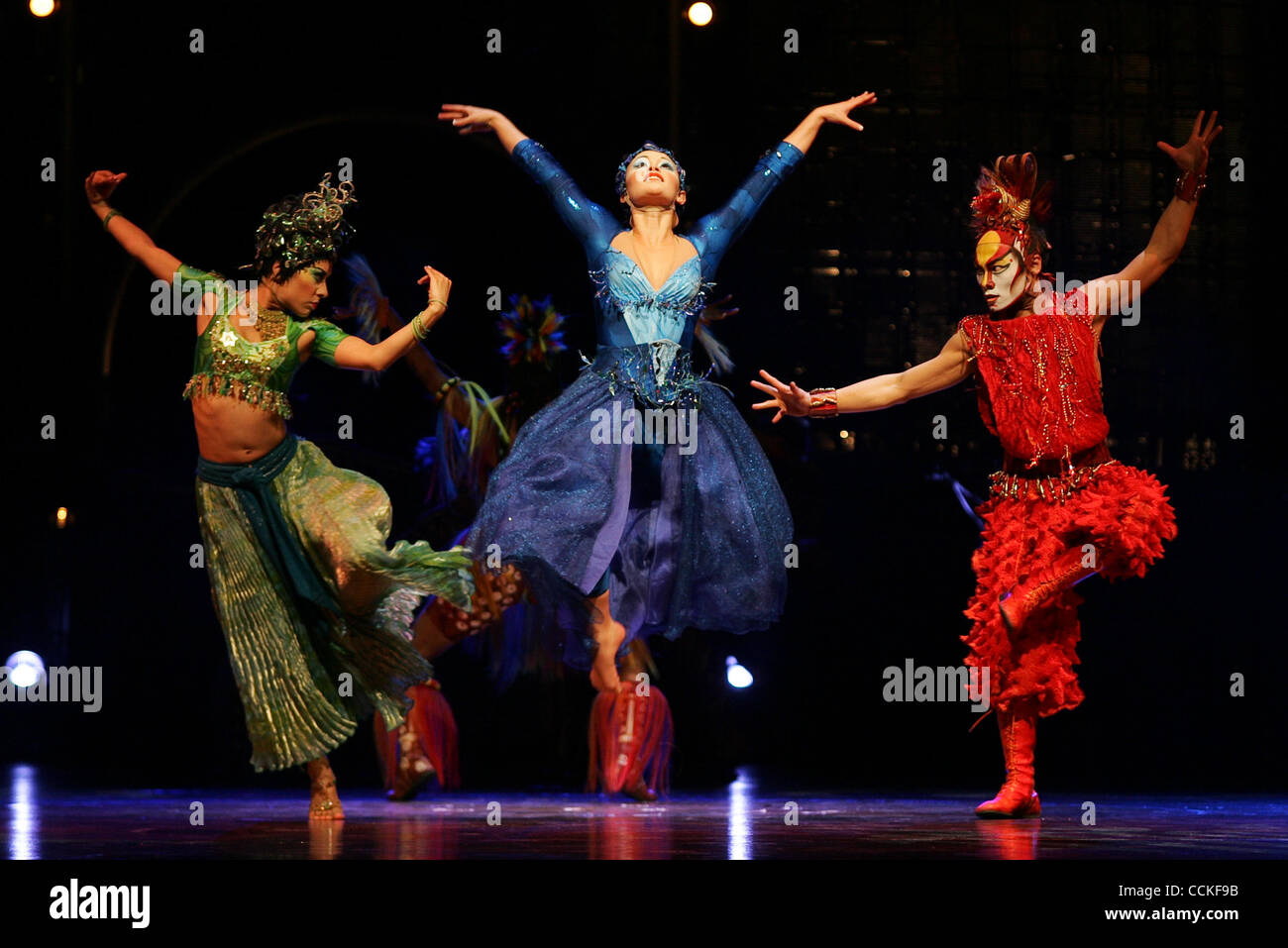 Cirque du soleil performers family hi-res stock photography and images ...