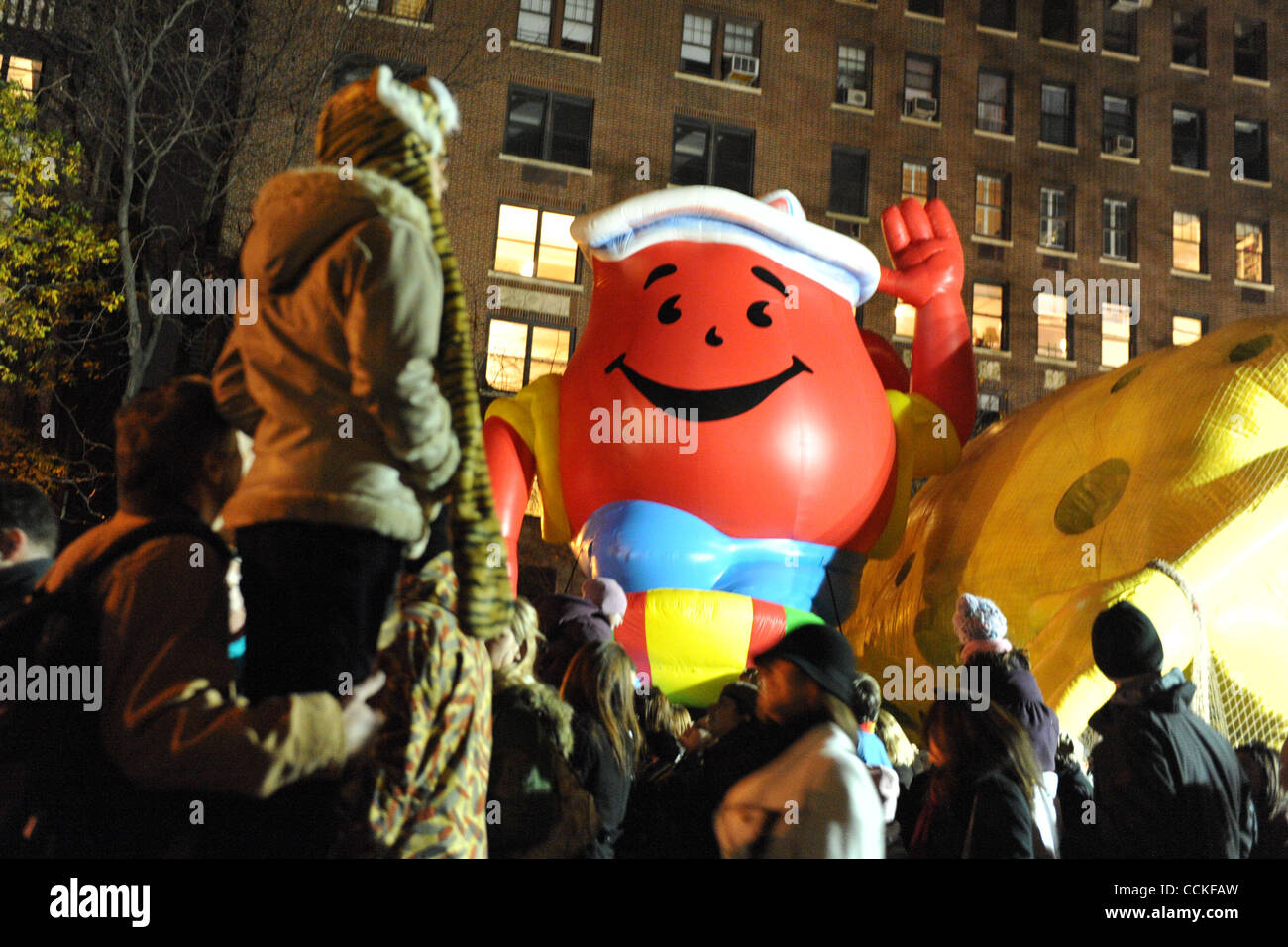Thanksgiving balloon inflation hi-res stock photography and images - Alamy