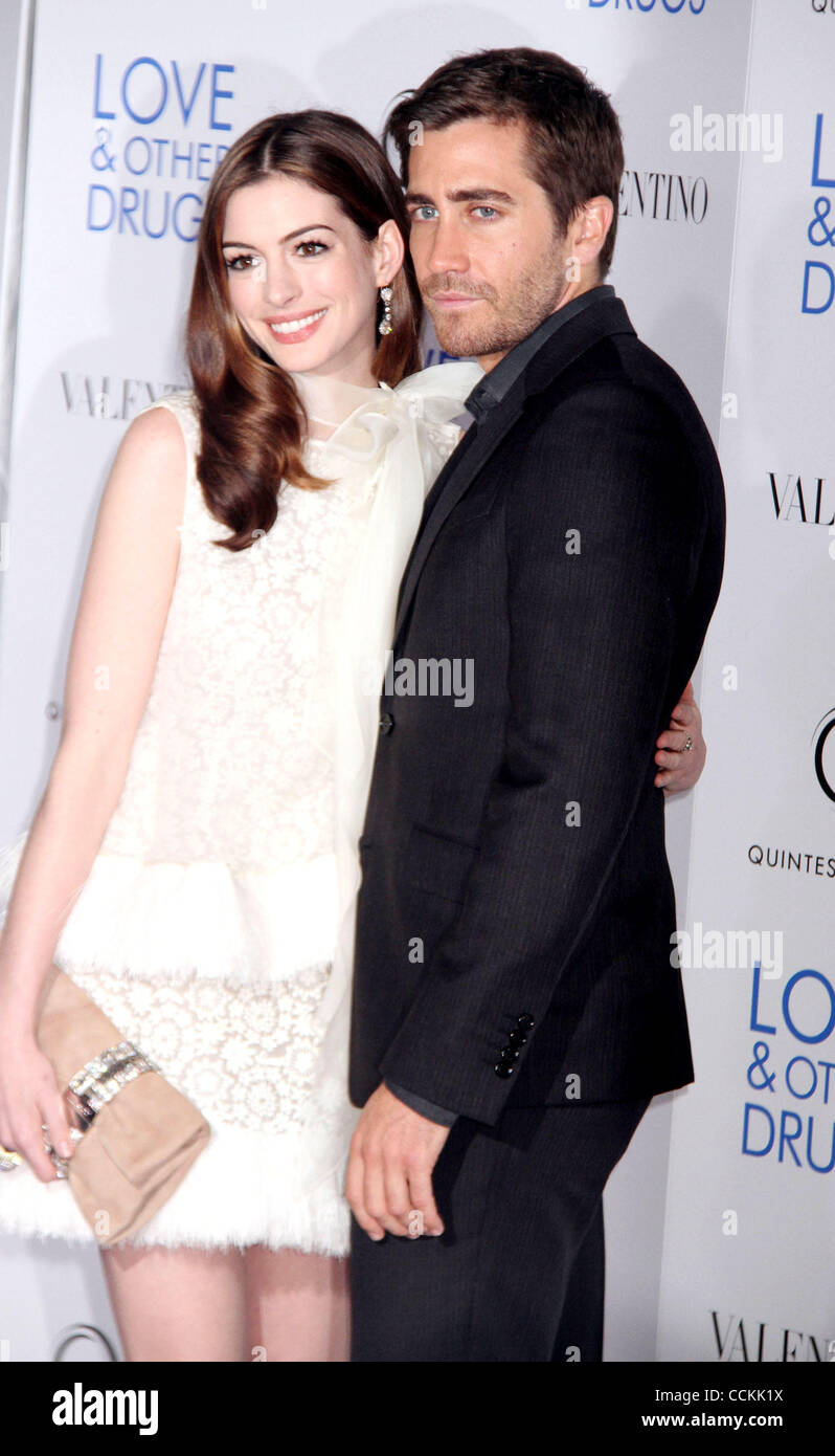 Nov. 16, 2010 - New York, New York, U.S. - Actress ANNE HATHAWAY and ...