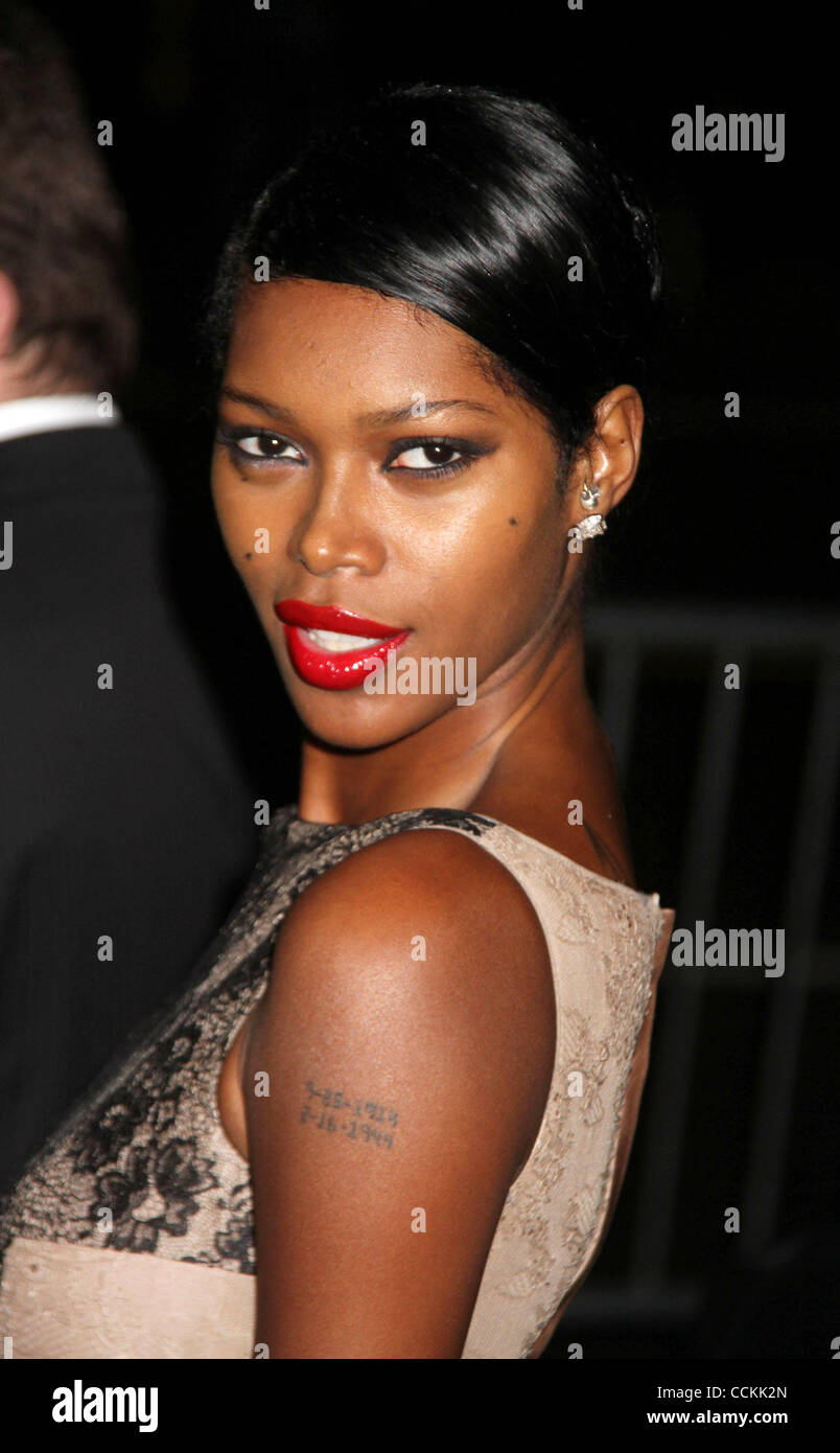 Nov. 16, 2010 - New York, New York, U.S. - Model JESSICA WHITE attends ...