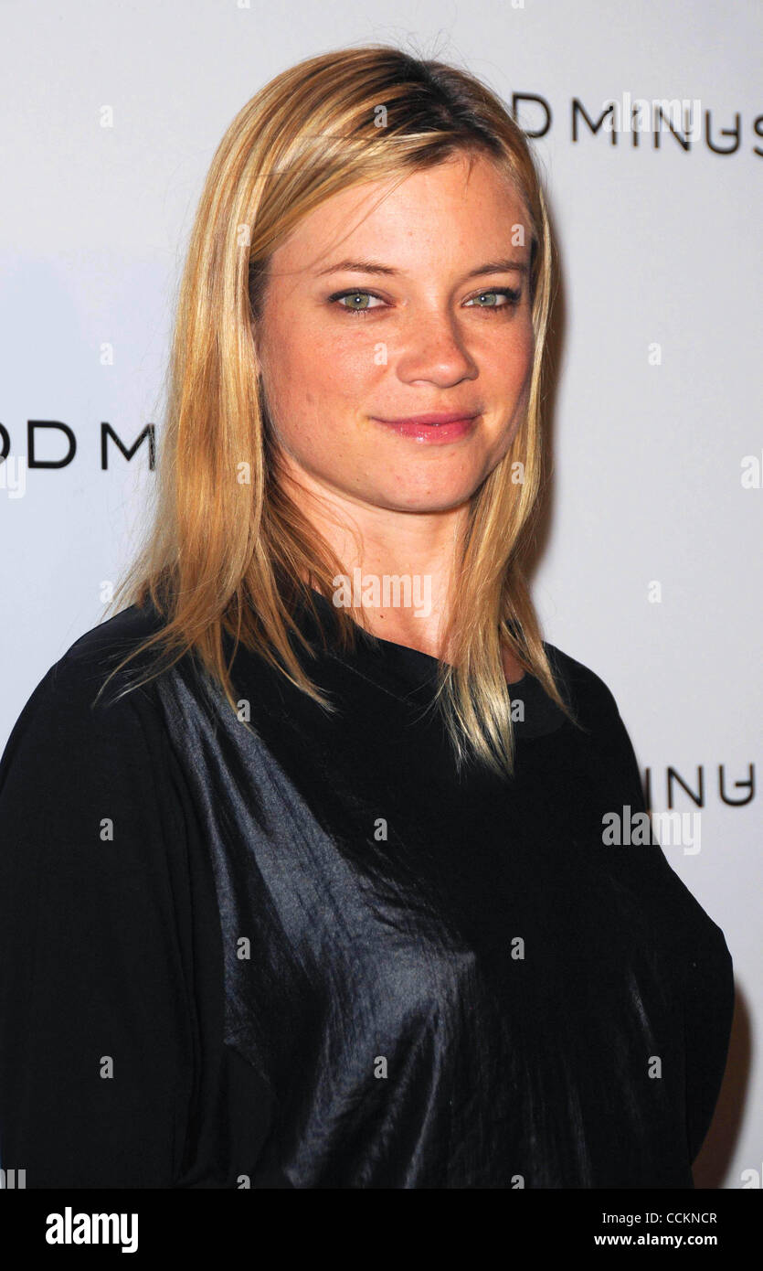 Amy smart minus hi-res stock photography and images - Alamy