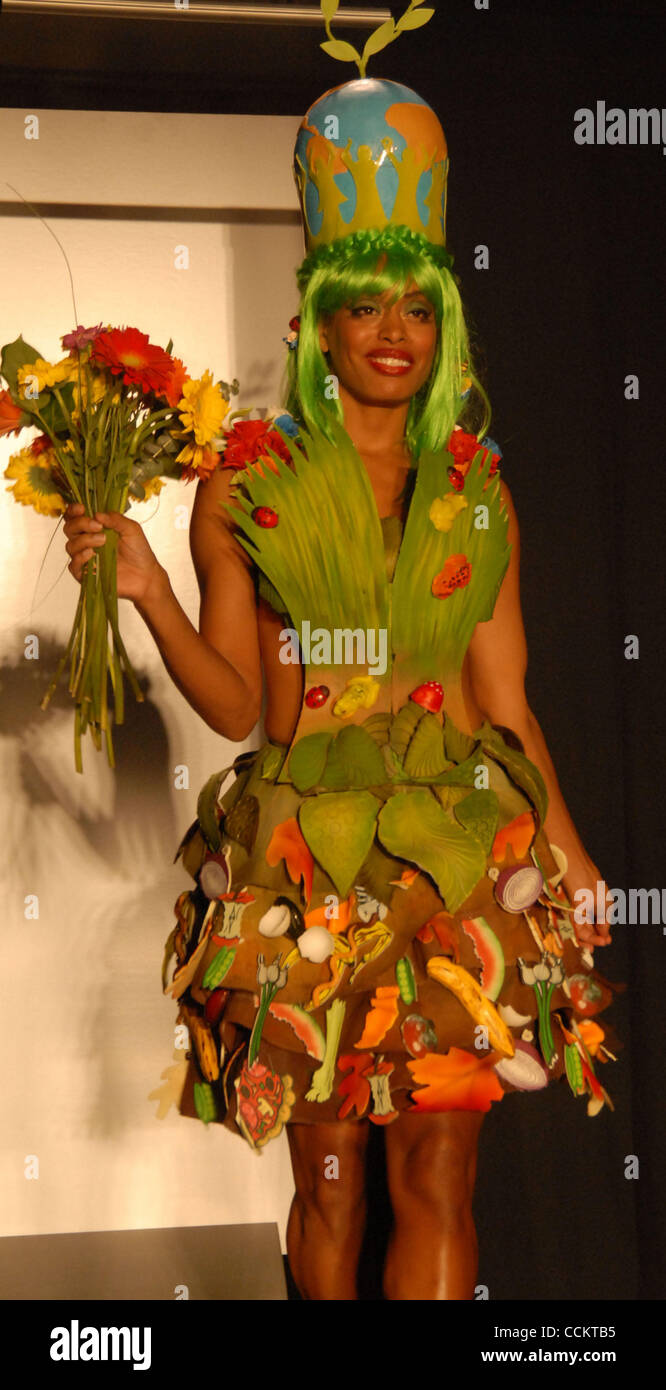 Nov 10, 2010 -New York, New York,USA Models at the 13th Annual New York ...