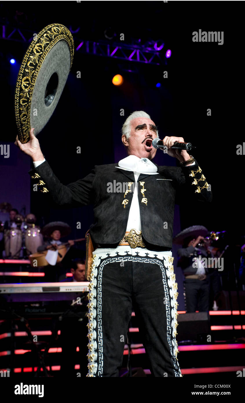 Vicente fernandez singer hi-res stock photography and images - Alamy