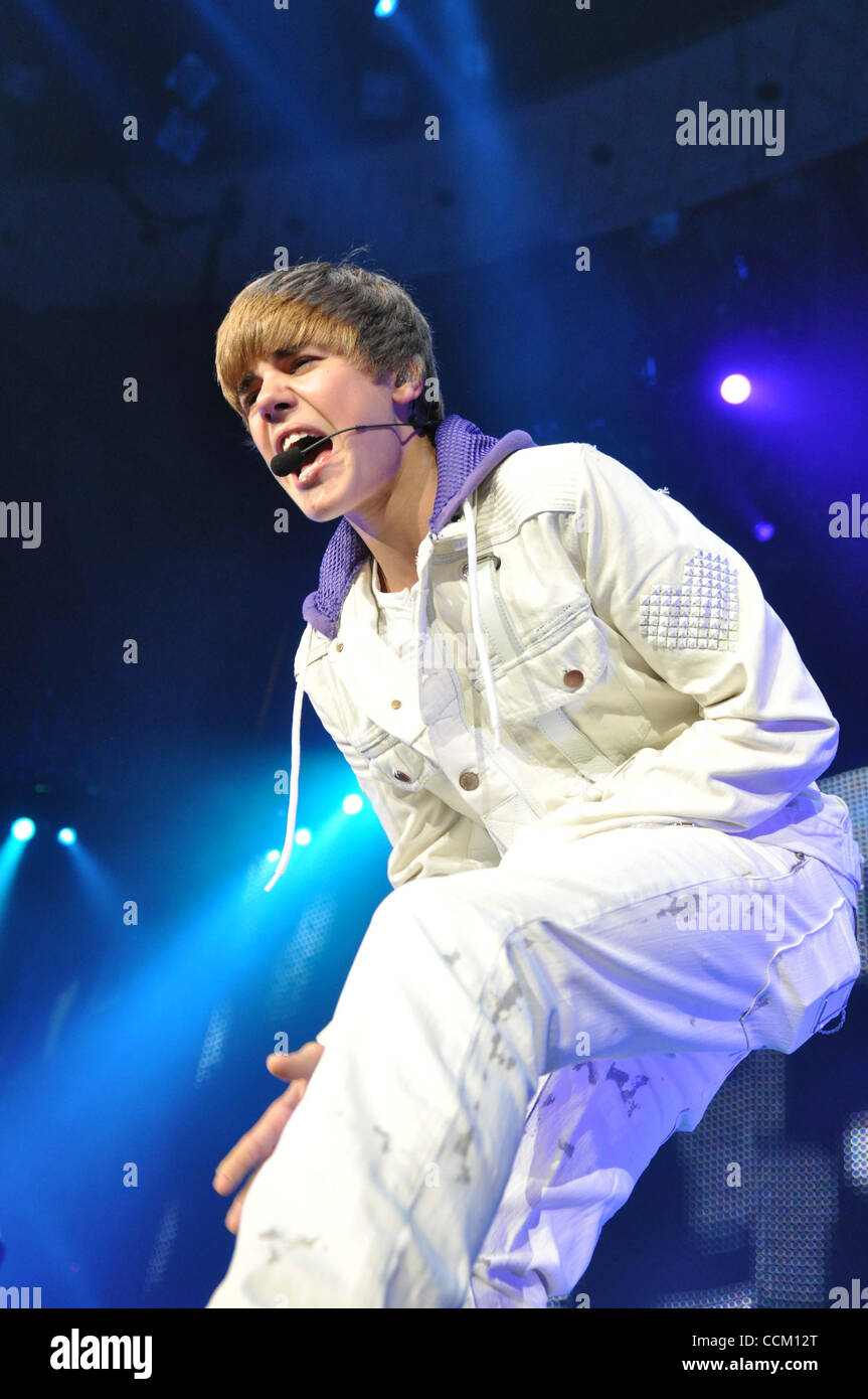 Tina arena singer hi-res stock photography and images - Alamy